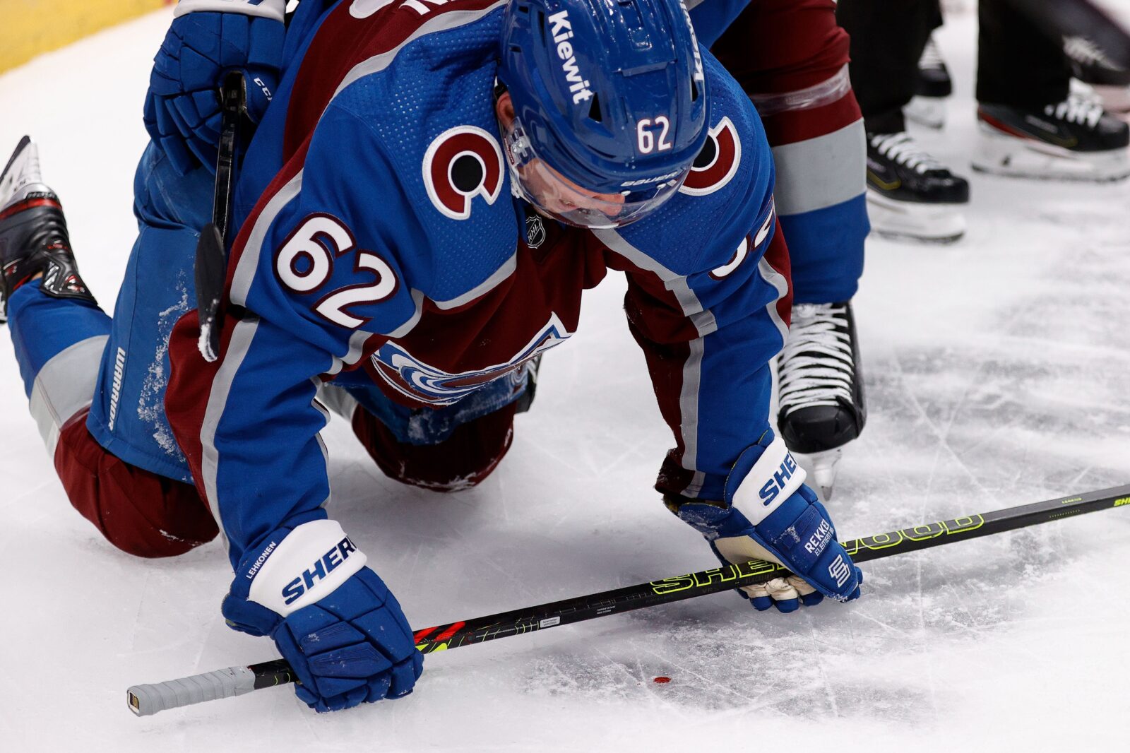 Lehkonen leaves game, goes to hospital in 4-3 Avalanche loss to Seattle ...