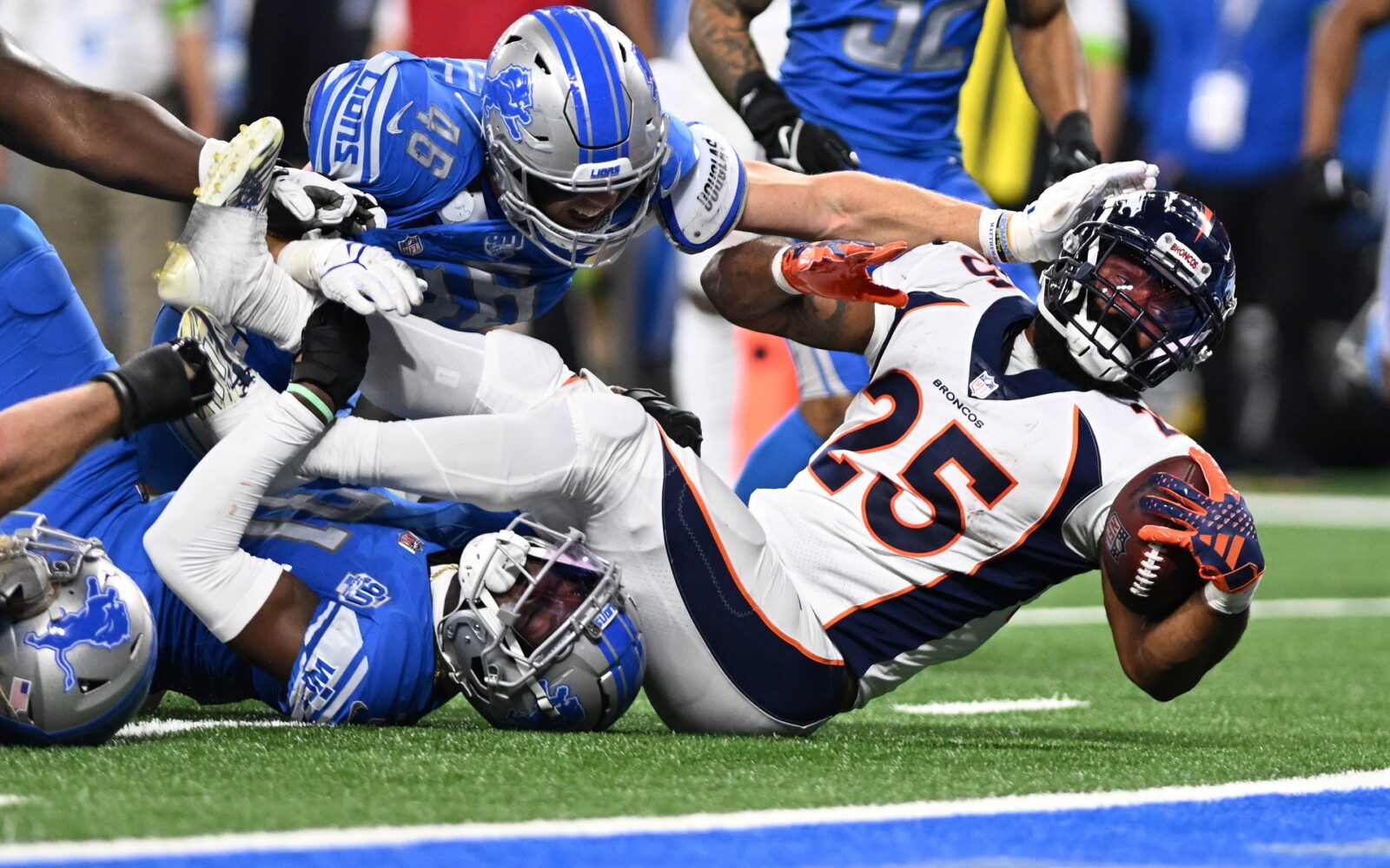 Samaje Perine signs with Chiefs, latest Denver Broncos cut player to ...