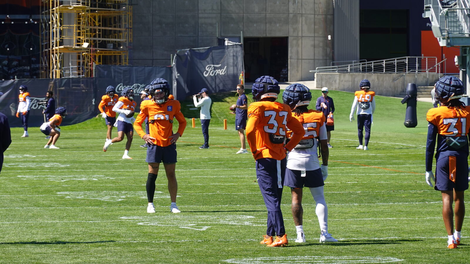 Denver Broncos LB Justin Strnad returns to practice, Engram misses ...