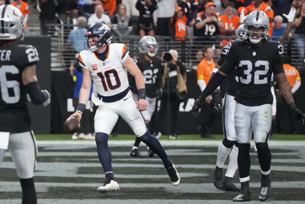 Denver Broncos win 10th straight game, dominating Raiders on Sunday ...